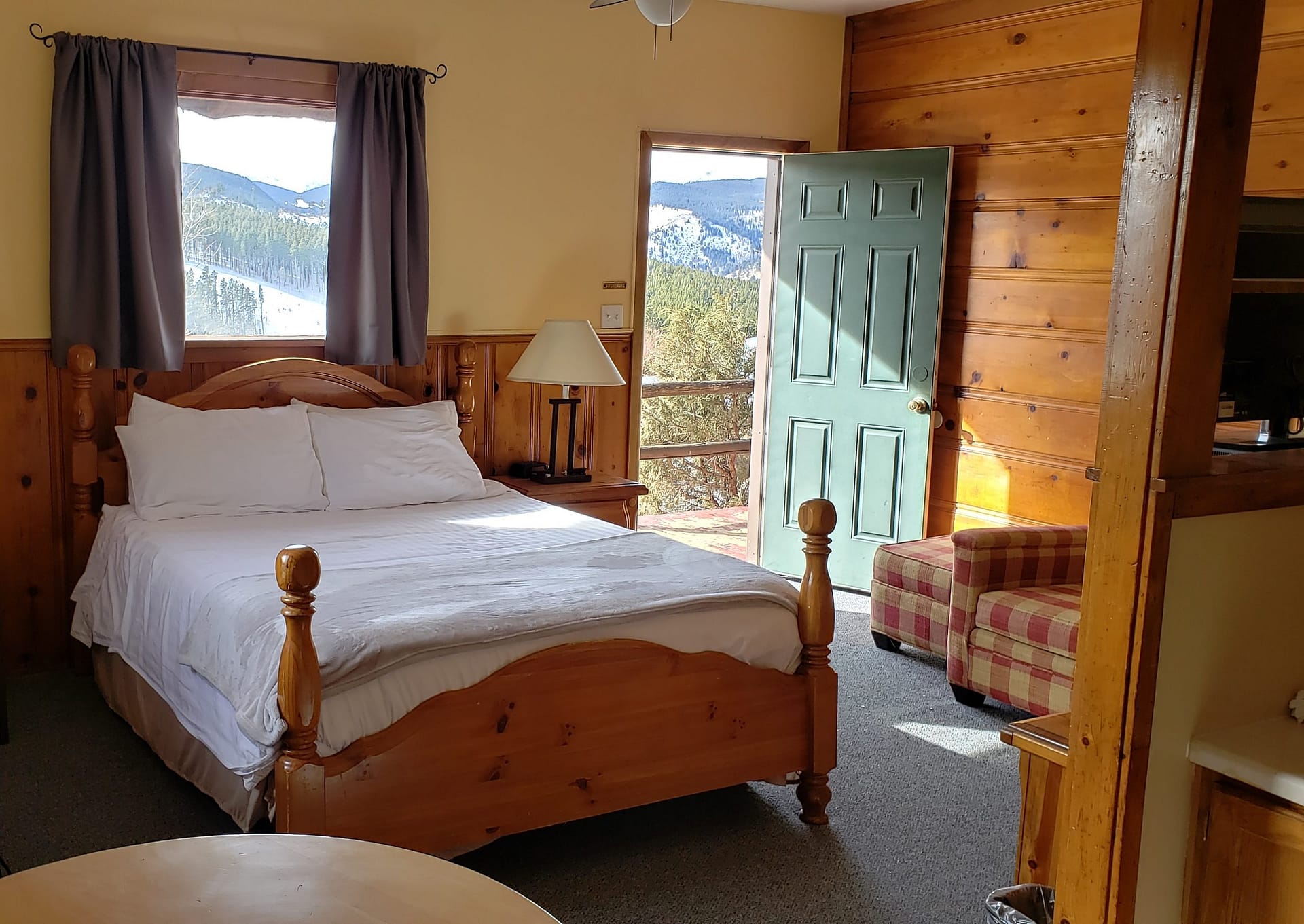 Rooms - Sundance Lodge & Cafe